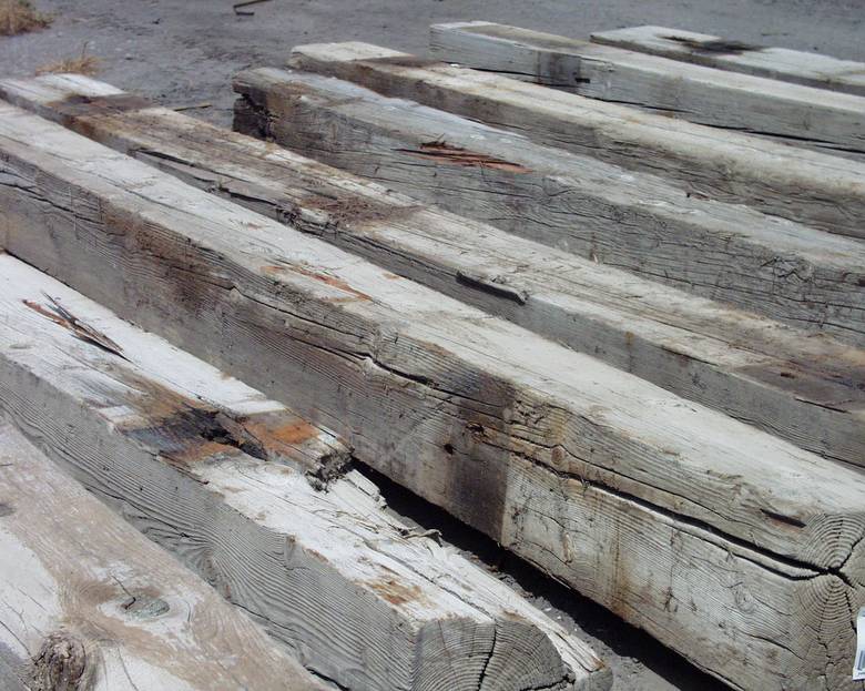 Photo #4527 - 12x14 weathered timbers