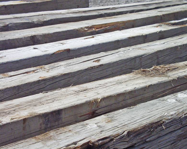 Photo #4527 - 12x14 weathered timbers
